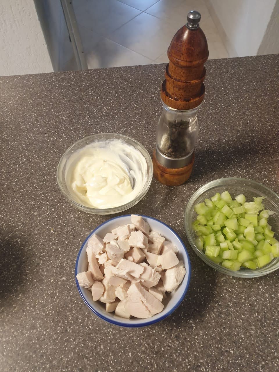 Simple Creamy Chicken Salad-Sallatë Me Pulë Dhe Selino | Family Cooking ...