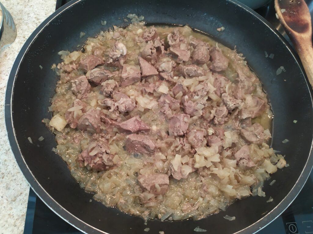 Liver And Pasta-Tavë Mëlçi Dhe Makarona | Family Cooking Recipes